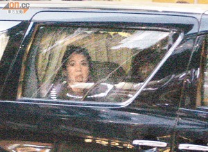 Chilam Cheung and Anita Yuen Visit Pet Store to Please Morton ...