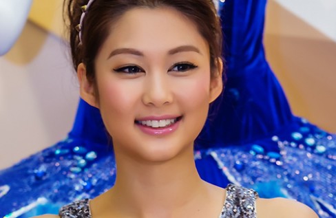 Eliza Sam is Ready For Every Moment – JayneStars.com