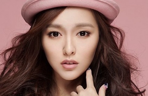 Tiffany Tang and Ron Ng in “The Cubicle Woman” – JayneStars.com