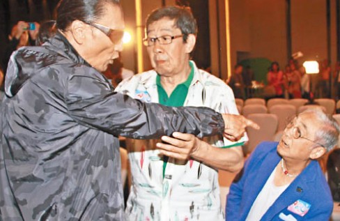 Patrick Tse Curses and Slaps Kenneth Tsang During Press Conference ...