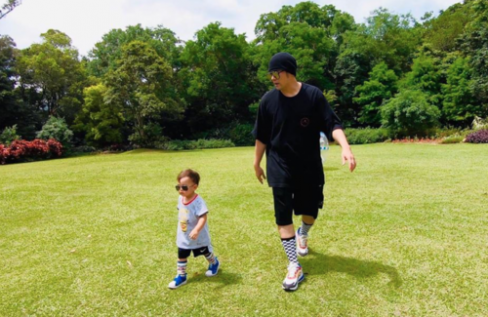 Jay Chou Reveals Family Photo – JayneStars.com