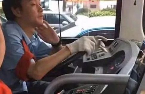 Chinese Bus Driver Has Shocking Resemblance to Leslie Cheung ...