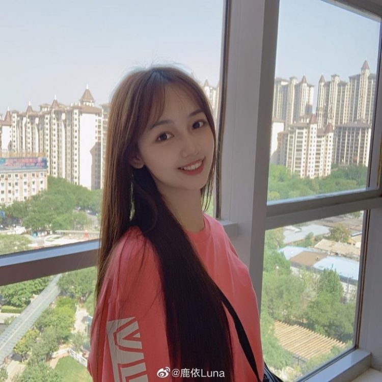 Kris Wu Spotted Holding Hands with Internet Celebrity, Luna Lu ...