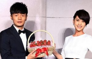 Rainie Yang and Li Ronghao Got Their Marriage Certificate – JayneStars.com