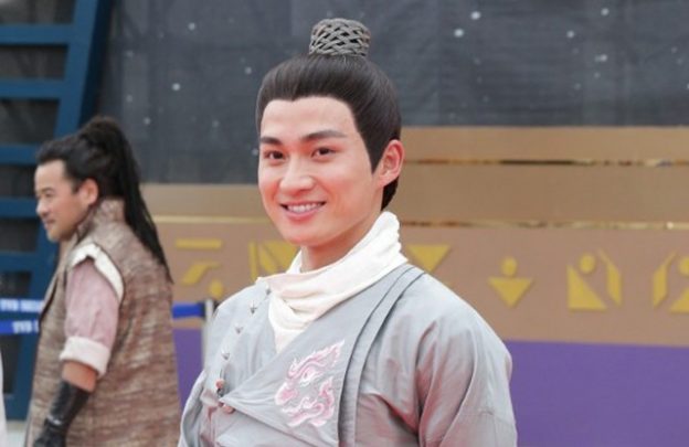 Kalok Chow Stands in Front Row at TVB Sales Expo – JayneStars.com