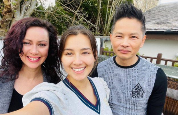 Lisa Tse’s Dad Works As Her “Assistant” – JayneStars.com