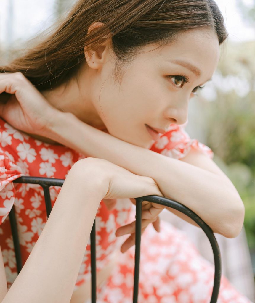 Ali Lee’s First Boyfriend Had a Manic Personality – JayneStars.com