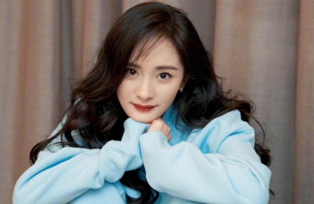 Yang Mi Visits Daughter in Hong Kong – JayneStars.com